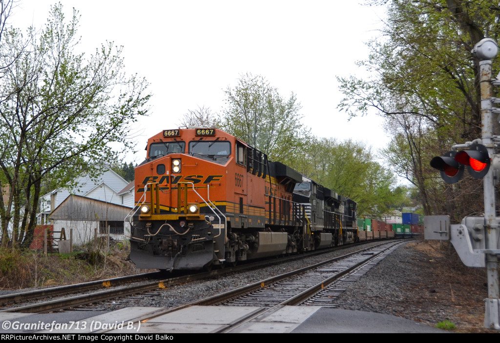 BNSF 6667